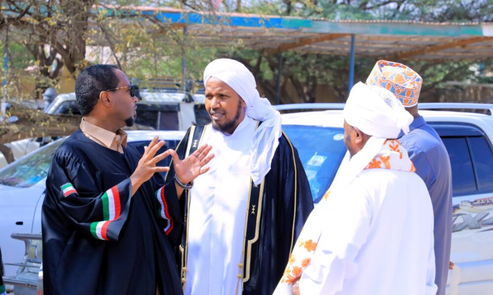 Sheekh Cabdirashiid Cali Suufi oo soo booqday ku tagay Maxkamadda Sare ...